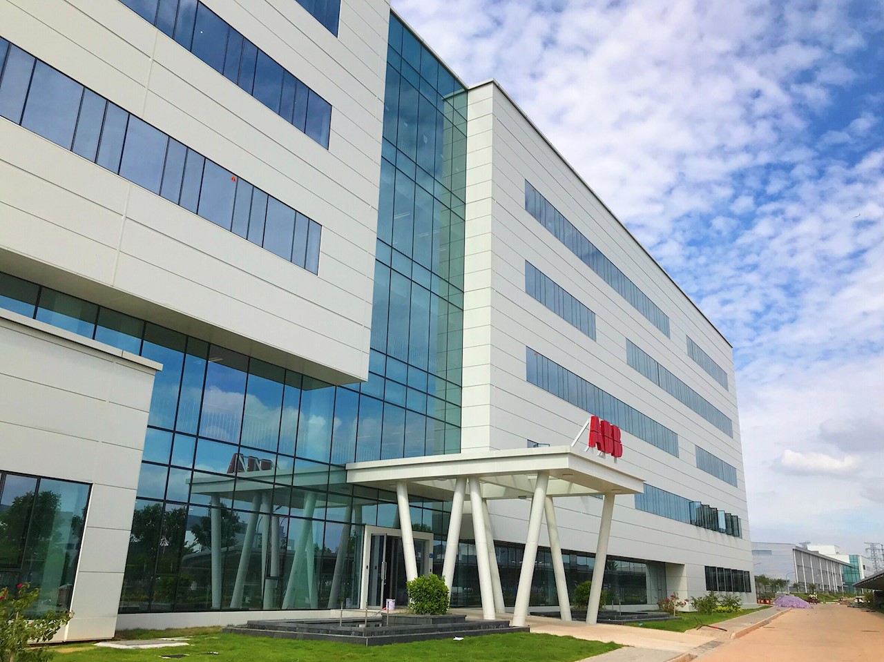 ABB eröffnet hochmodernen Innovations- und Fertigungshub in Xiamen