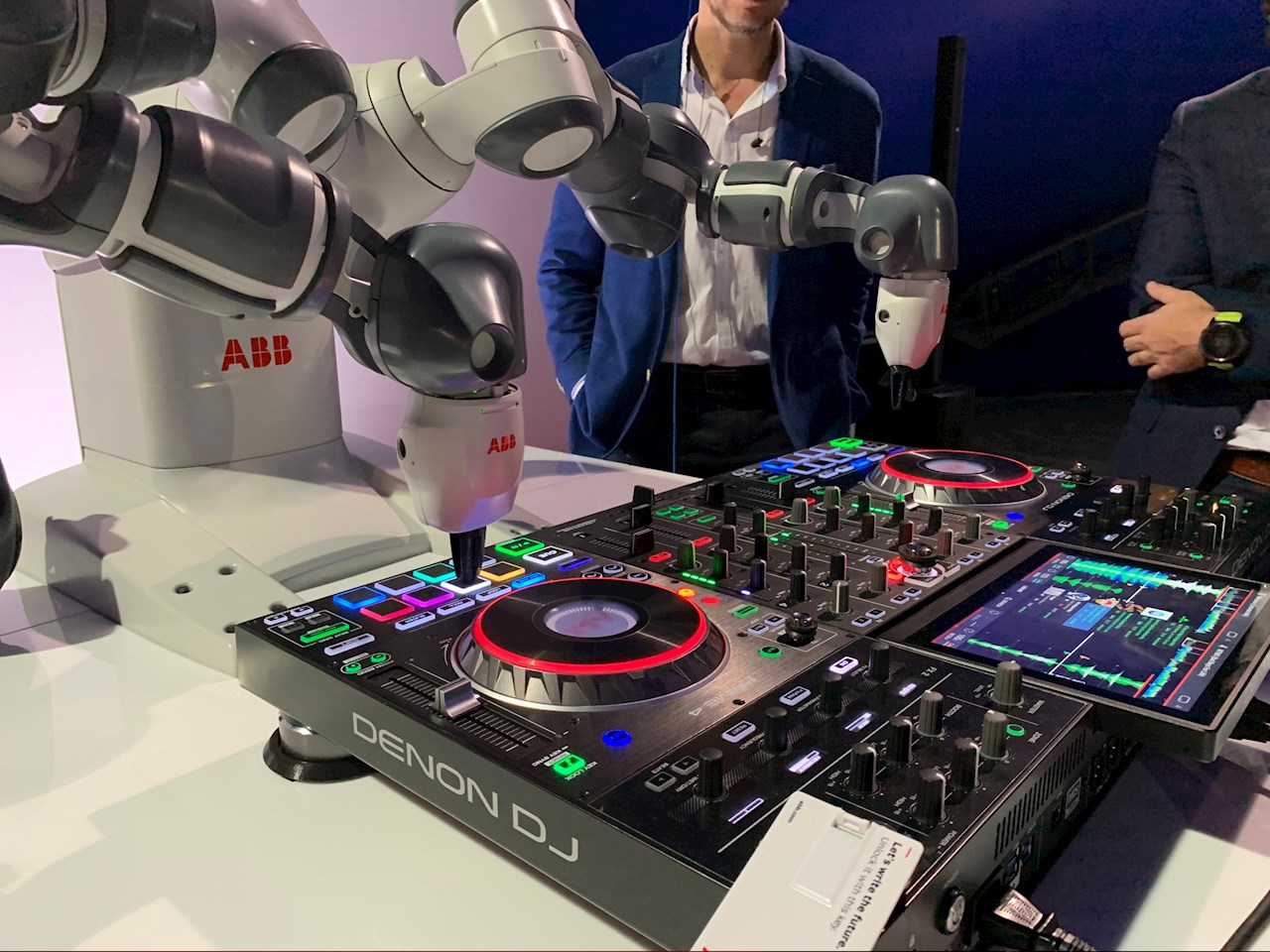 ABB presenta su Universo de Soluciones Digitales para la distribución ...