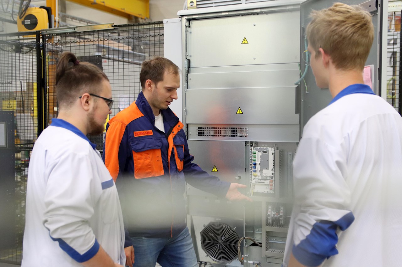 "Rakett 69" finalistid ABB-s praktikal | News center