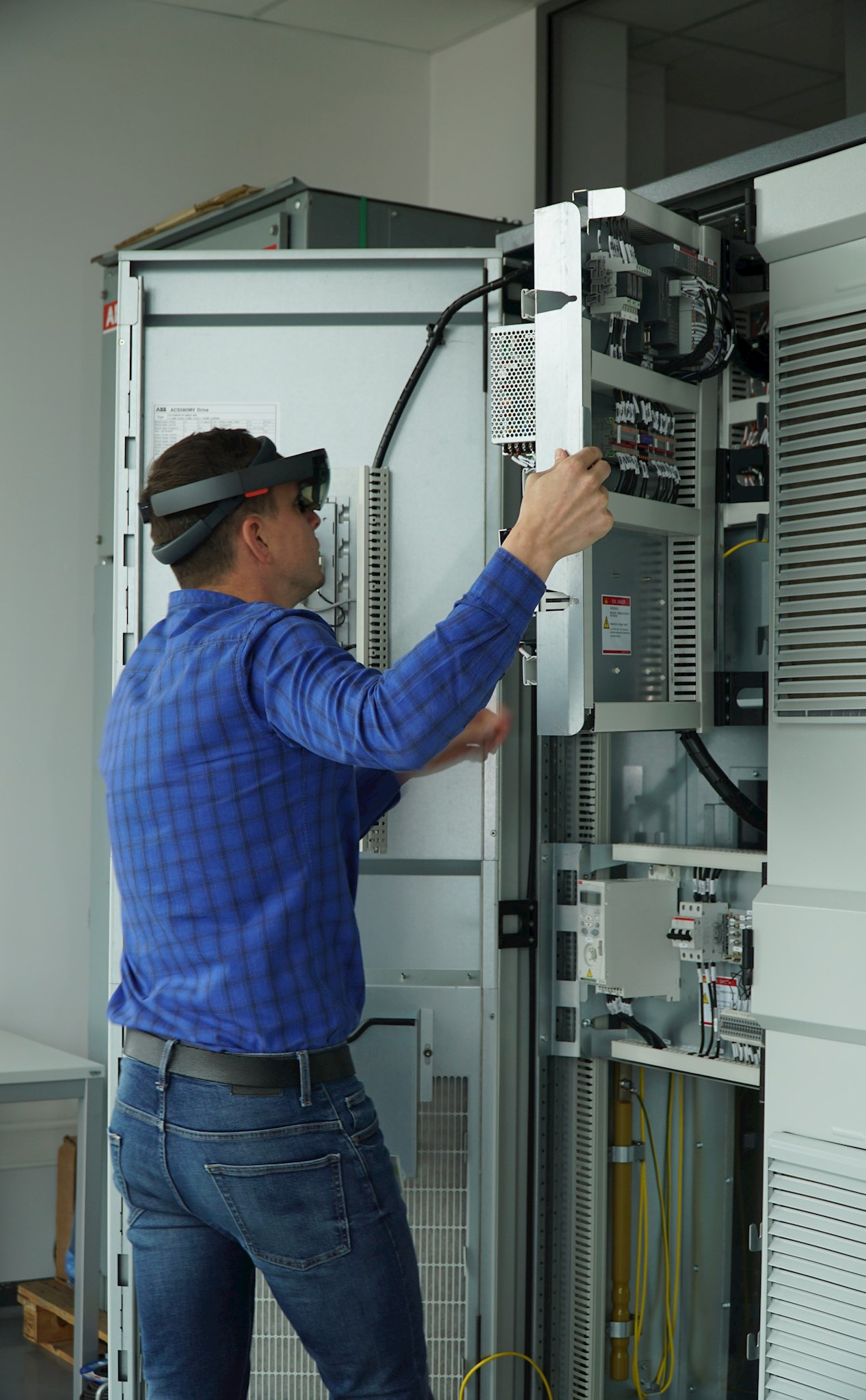 Pierwsze w historii szkolenie online i uruchomienie ACS580MV z ...