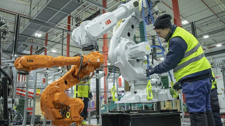 Nya robotar från ABB framtidssäkrar ICA:s helautomatiserade lager ...