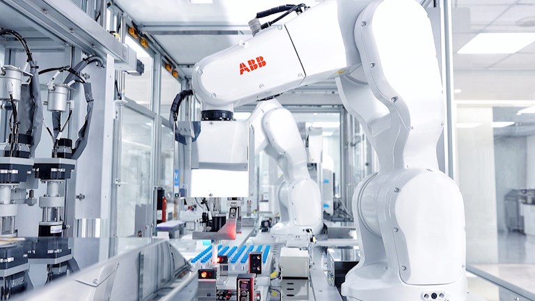 Les robots d'ABB contribuent au dépistage rapide et automatisé du virus ...