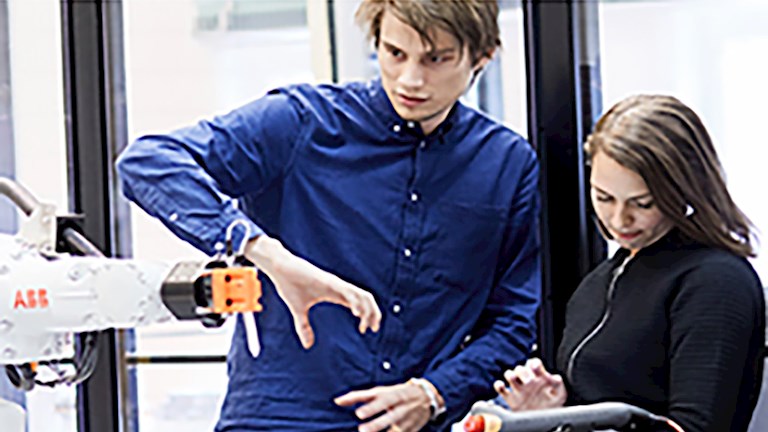 ABB RobotStudio permet aux étudiants de poursuivre leur apprentissage ...