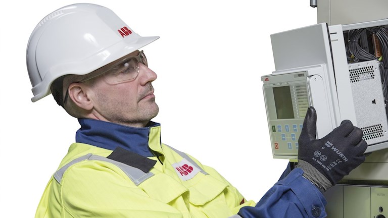 Lär dig mer om underhåll av reläskydd | ABB