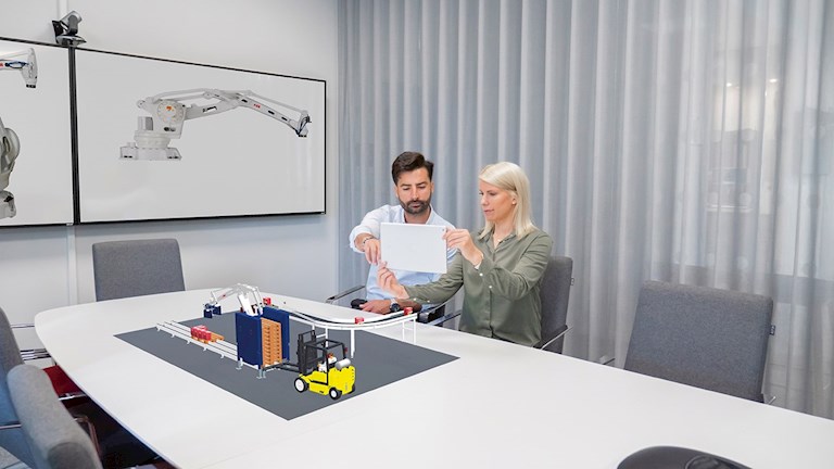 RobotStudio® AR Viewer app | News center | ABB