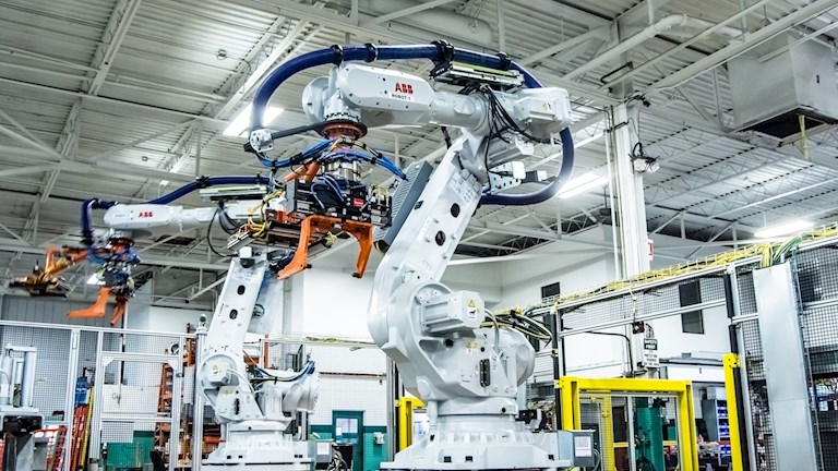 Az ipari robotok nélkülözhetetlensége a gyártási folyamatokban | ABB