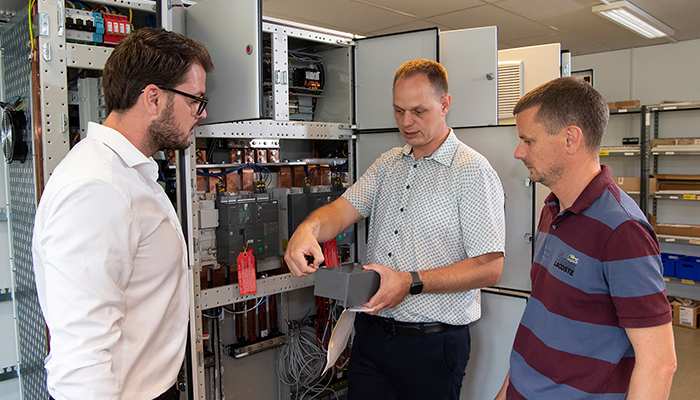 Bygger mere end komponenter ind i tavlerne | ABB