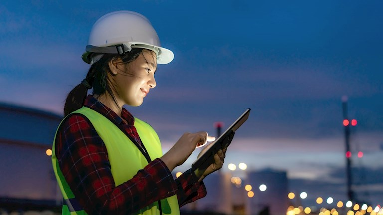 ABB and Microsoft collaborate to bring generative AI to industrial applications | News center