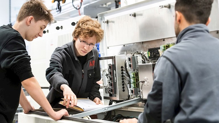 Bridging the Gap: The Importance of Practical Training for Engineering ...