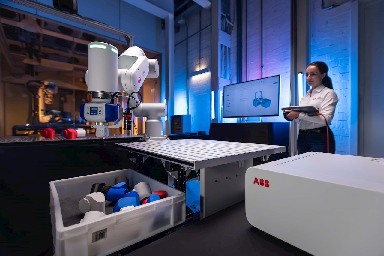ABB Robotics launches OmniCore EyeMotion for vision-powered autonomy | News center